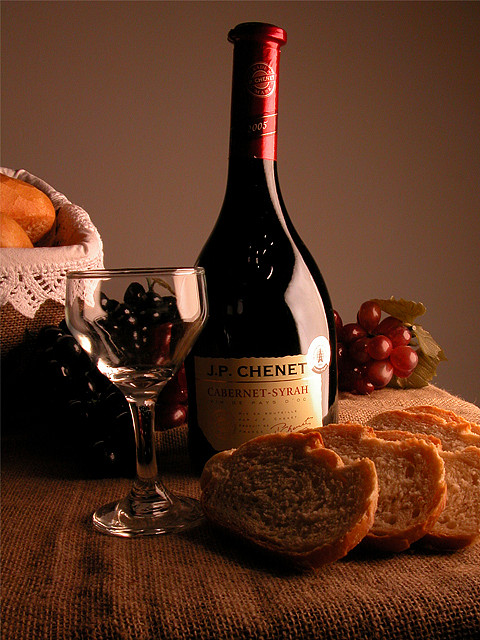 Rustic Merlot Loaf: Red Wine & Garlic Bread – Aquaberry Bliss